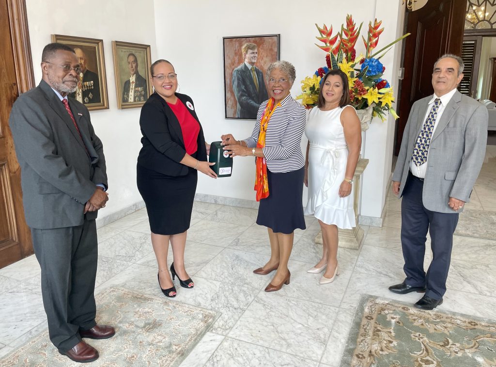 GOUVERNEUR VAN CURAÇAO ONTVANGT DELEGATIE VAN HET RODE KRUIS – KIKO TA ...