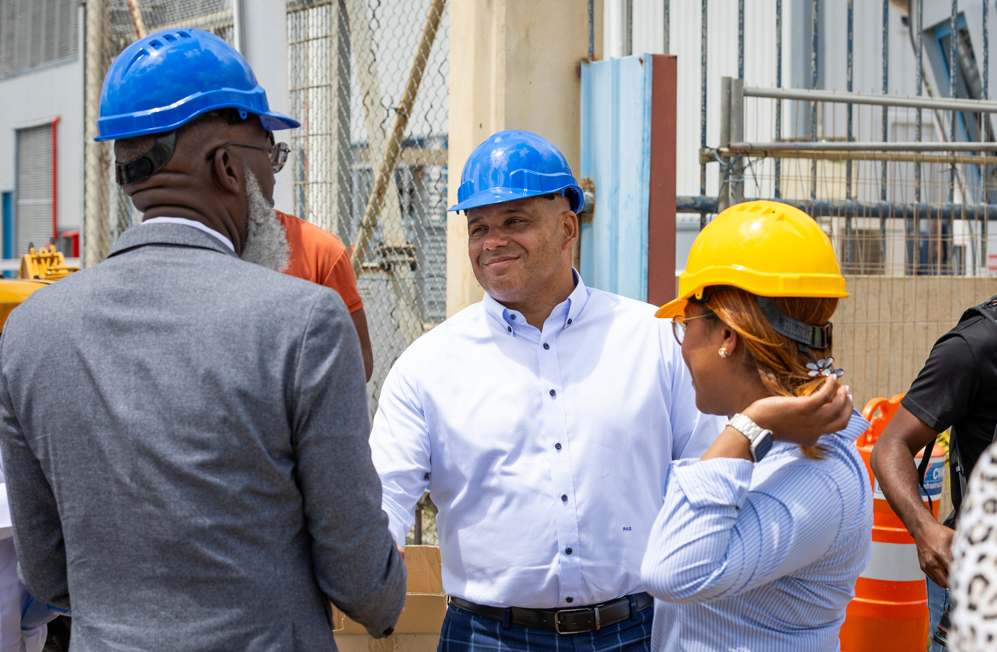 Bishita di Promé Minister Pisas i Minister Middelhof na e planta nobo ...